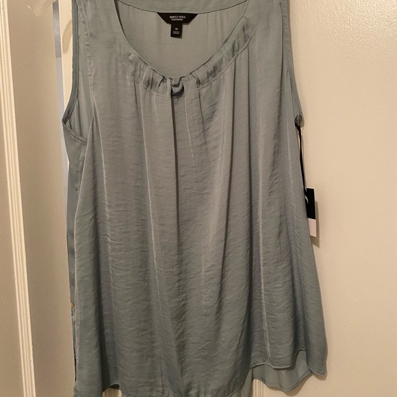 Simply Vera Vera Wang | Tops | Very Pretty Vera Wang Top | Poshmark